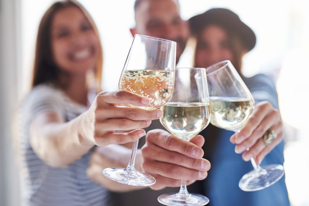 Mẹo Giải Say Bia Rượu Chỉ Với Nước Khoáng Lavie | Nước Uống Lavie
